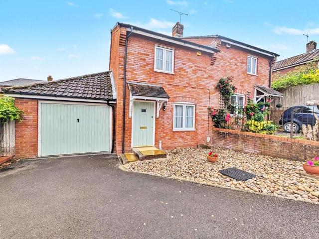 2 bedroom semi detached house for sale