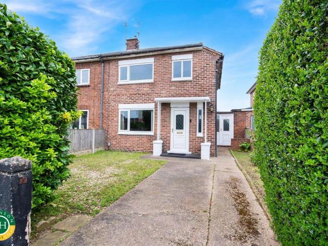 2 bedroom semi detached house for sale