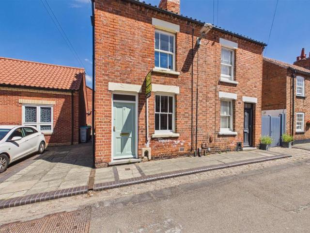 2 bedroom semi detached house for sale