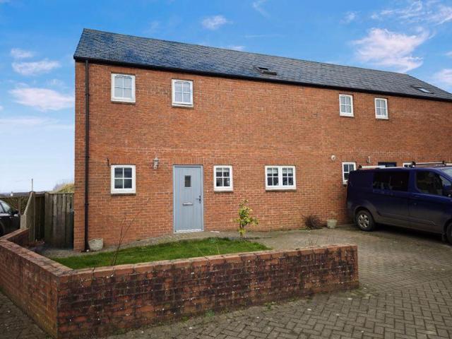 2 bedroom semi detached house for sale