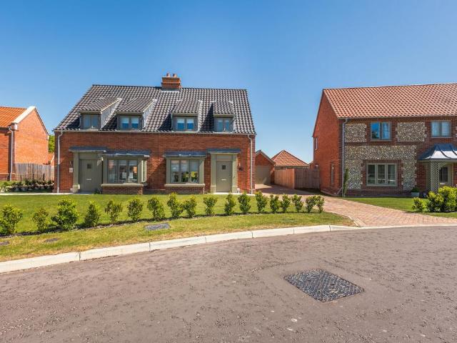 2 bedroom semi detached house for sale