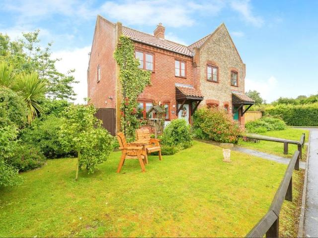 2 bedroom semi detached house for sale