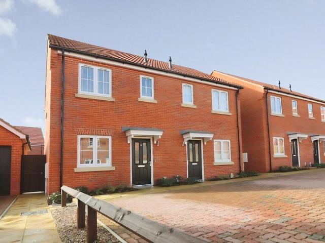 2 bedroom semi detached house for sale