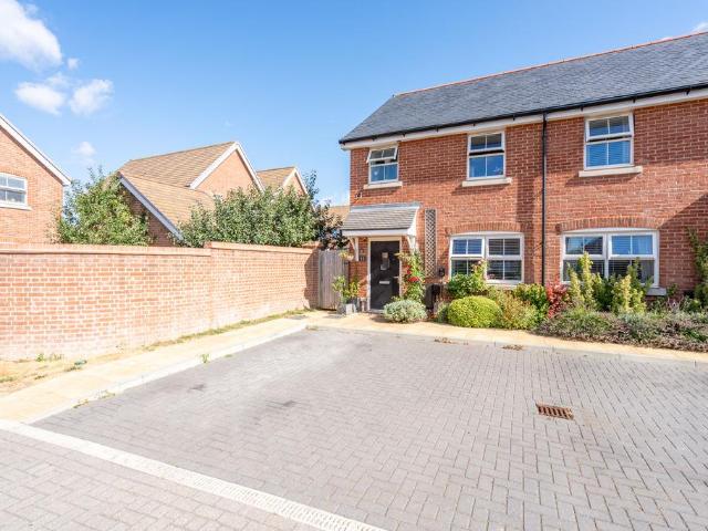 2 bedroom semi detached house for sale