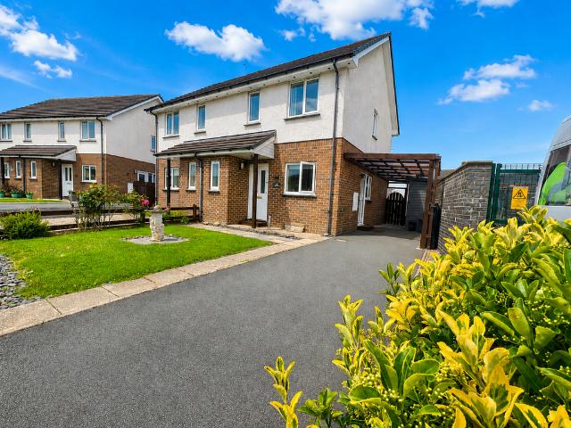 2 bedroom semi detached house for sale