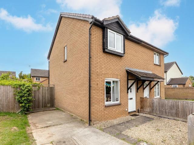 2 bedroom semi detached house for sale