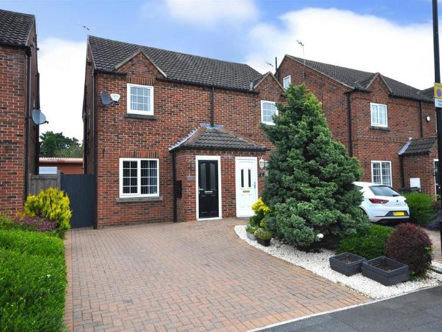 2 bedroom semi detached house for sale