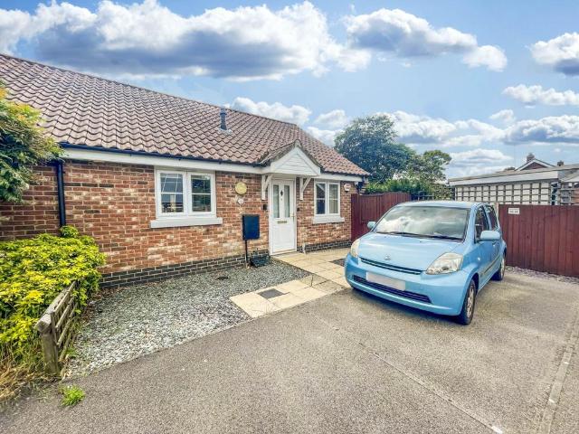 2 bedroom semi detached house for sale