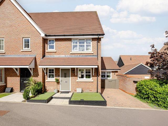 2 bedroom semi detached house for sale