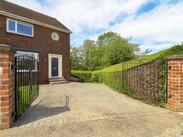 2 bedroom semi detached house for sale