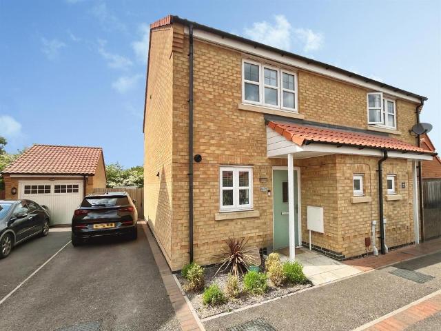2 bedroom semi detached house for sale