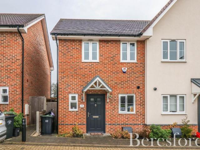 2 bedroom semi detached house for sale
