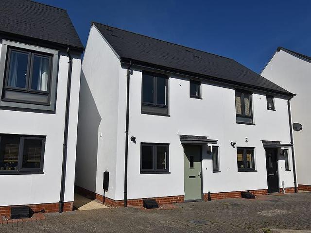 2 bedroom semi detached house for sale