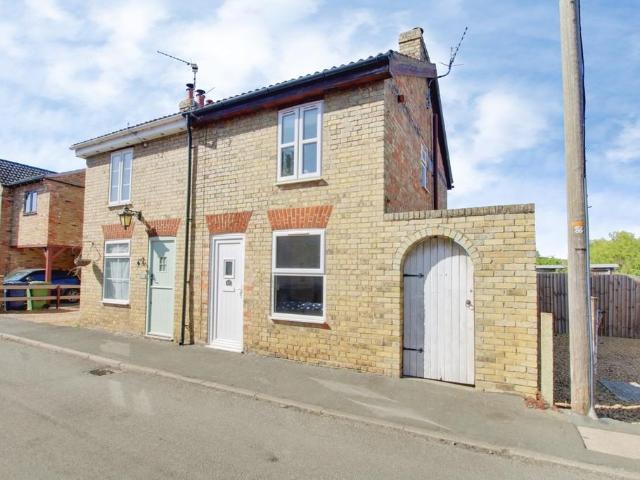 2 bedroom semi detached house for sale
