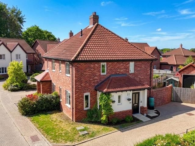 2 bedroom semi detached house for sale