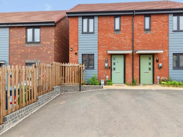 2 bedroom semi detached house for sale