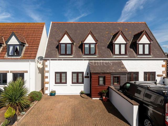 2 bedroom semi detached house for sale