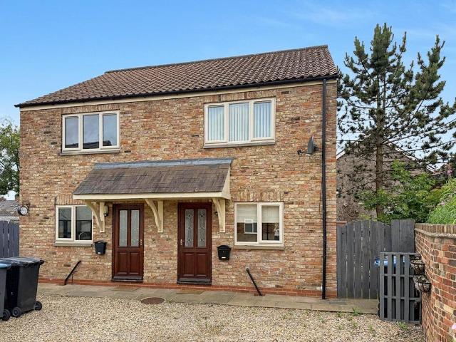 2 bedroom semi detached house for sale