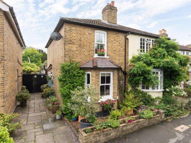 2 bedroom semi detached house for sale