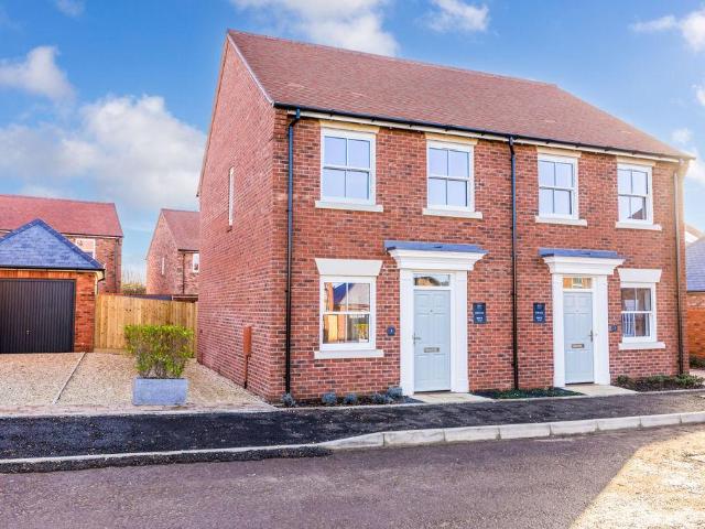 2 bedroom semi detached house for sale