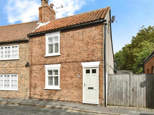 2 bedroom semi detached house for sale