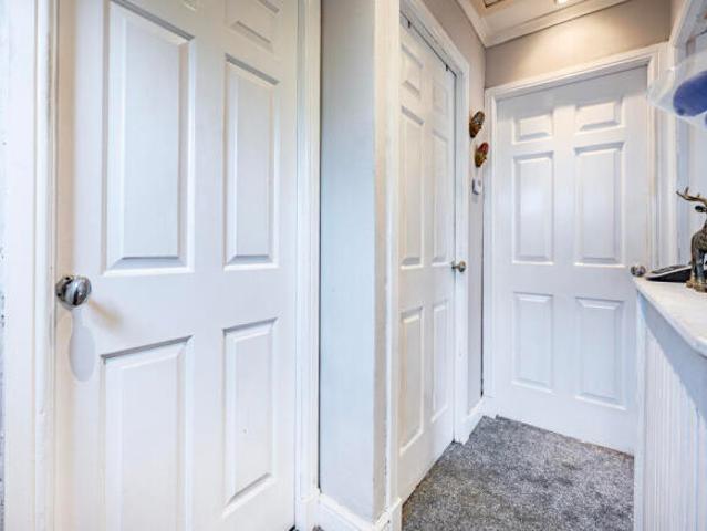 2 bedroom semi detached house for sale in 9 Inverewe Place, Glasgow, G46