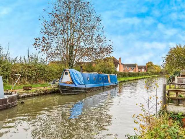 2 bedroom semi detached house for sale in Tamworth Road, Aming.