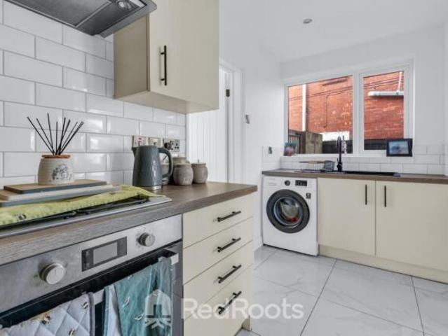 2 bedroom semi detached house for sale in Tennyson Avenue, Doncaster, South Yorkshire, DN5