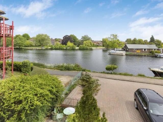 2 bedroom semi detached house for sale in Thames Side, Reading, RG1