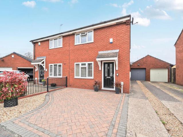 2 bedroom semi detached house for sale in The Ridings, Hull, HU5