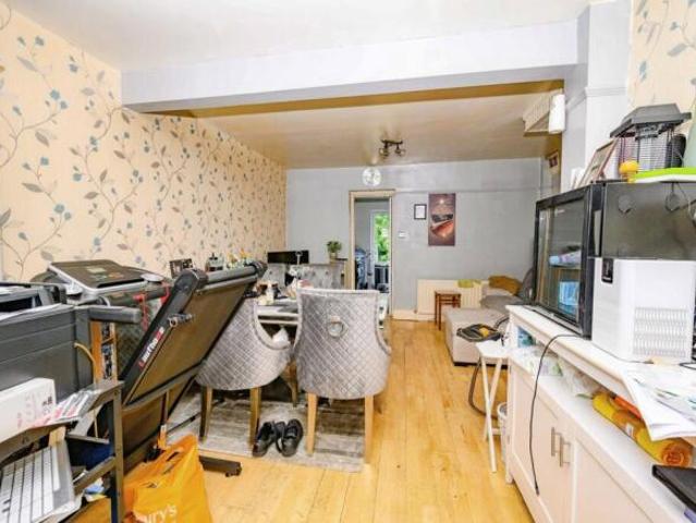 2 bedroom semi detached house for sale in Third Avenue, LUTON, Bedfordshire, LU3