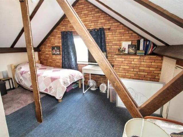 2 bedroom semi detached house for sale in Vine Crescent, Reading, RG30