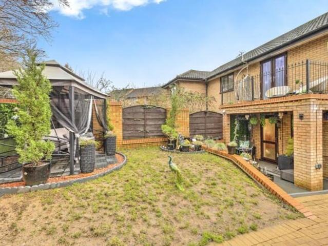 2 bedroom semi detached house for sale in Watermeadow Drive, Northampton, Northamptonshire, NN3