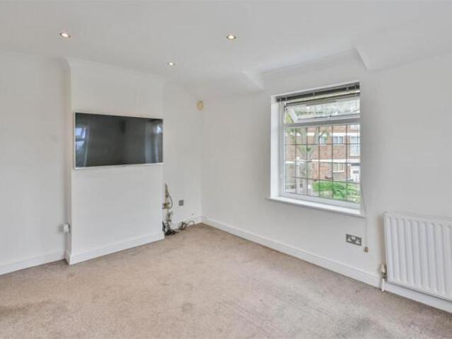 2 bedroom semi detached house for sale in Weald Road, Brentwood, CM14