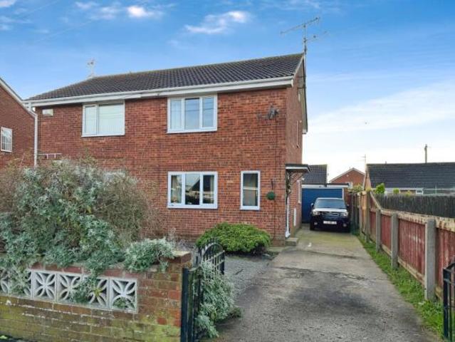 2 bedroom semi detached house for sale in Weardale, Hull, HU7