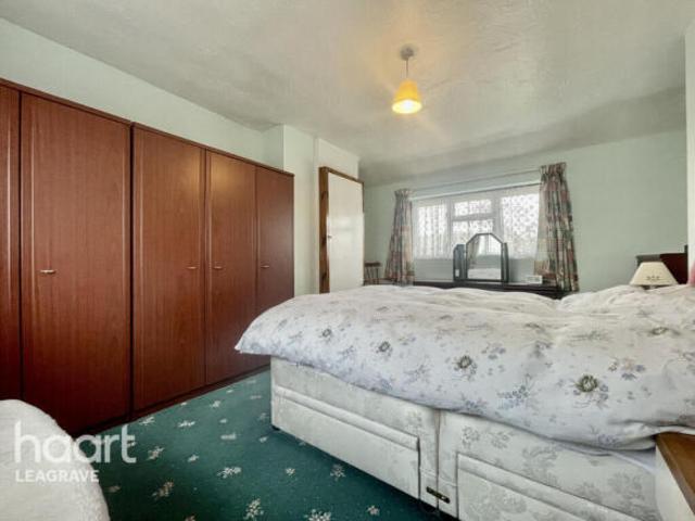2 bedroom semi detached house for sale in Wellfield Avenue, Luton, LU3