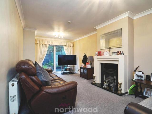2 bedroom semi detached house for sale in Willow Avenue, Cantley, Doncaster, DN4