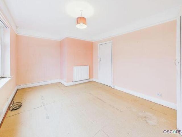 2 bedroom semi detached house for sale in Willows Avenue, Hull, HU9
