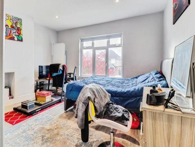 2 bedroom semi detached house for sale in Worplesdon Road, Guildford, GU2