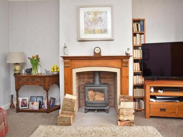 2 bedroom semi detached house for sale in Yew Tree Lane, Harrogate, HG2