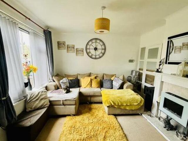 2 Bedroom Semi detached House For Sale In Almondbury, Huddersfield