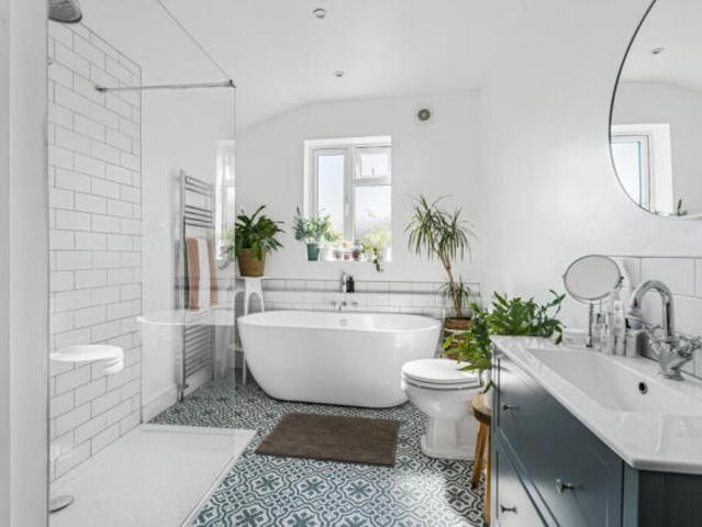 2 bedroom semi detached house for sale in Alstone Croft, Cheltenham, GL51