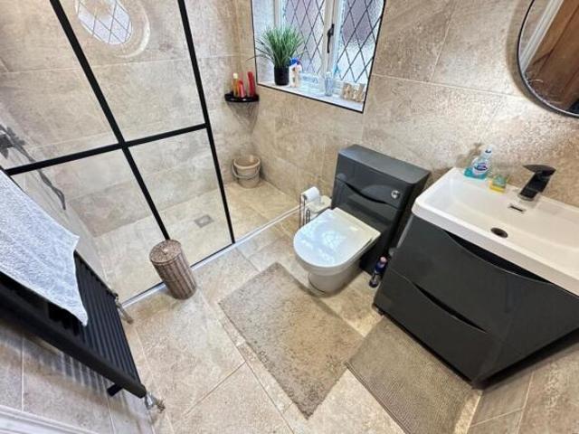 2 bedroom semi detached house for sale in Alwyn Close, Luton, LU2