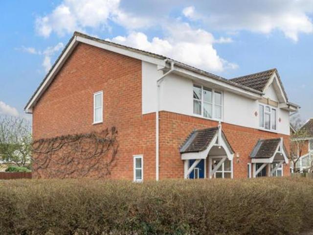 2 Bedroom Semi detached House For Sale In Ash Vale, Surrey