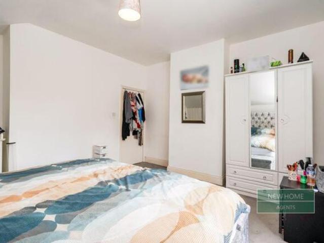 2 bedroom semi detached house for sale in Arnold Street Huddersfield, HD2 2TB, HD2