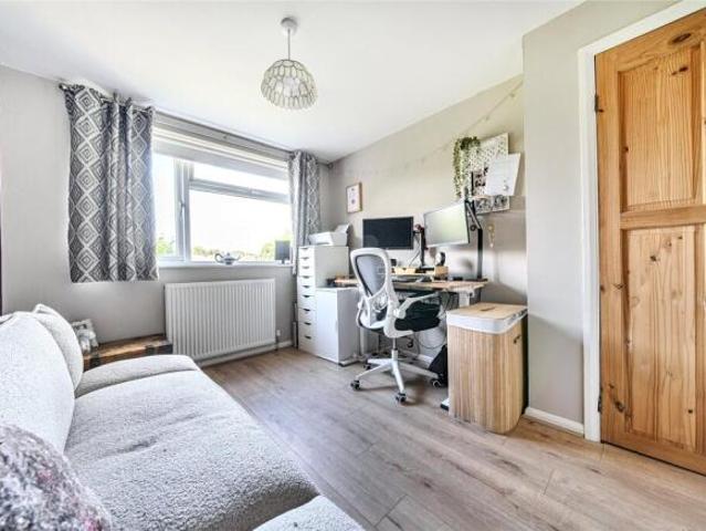 2 bedroom semi detached house for sale in Avon Drive, Bedford, Bedfordshire, MK41