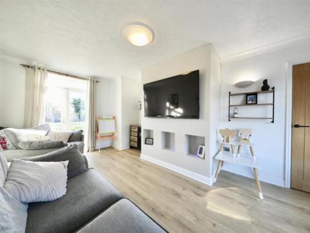 2 bedroom semi detached house for sale in Barham Road, Hull, HU9