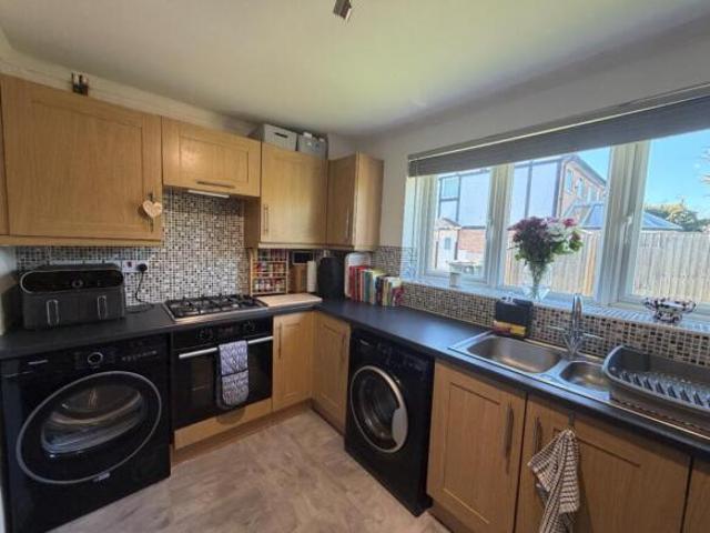 2 bedroom semi detached house for sale in Beanley Close, Luton, Bedfordshire, LU2 9UL, LU2