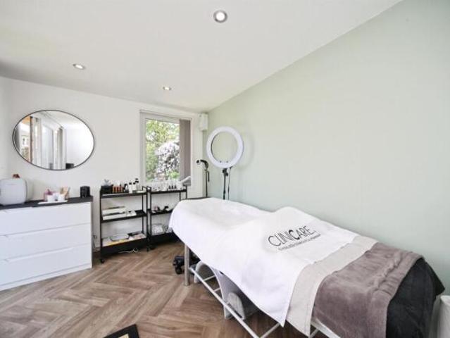 2 bedroom semi detached house for sale in Belsham Place, Luton, LU2