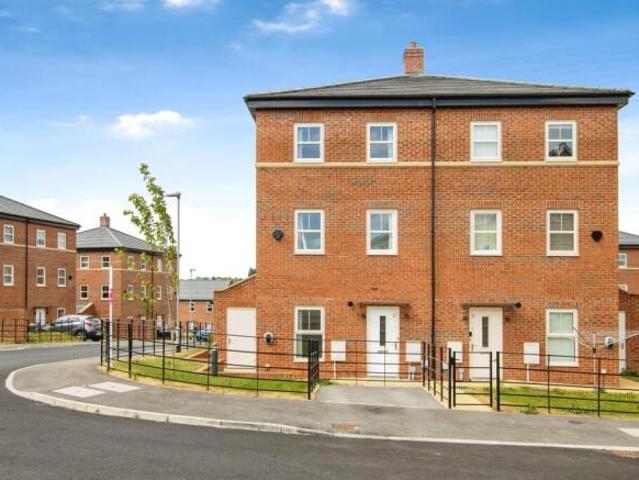 2 bedroom semi detached house for sale in Bolton Court, Leeds, LS14